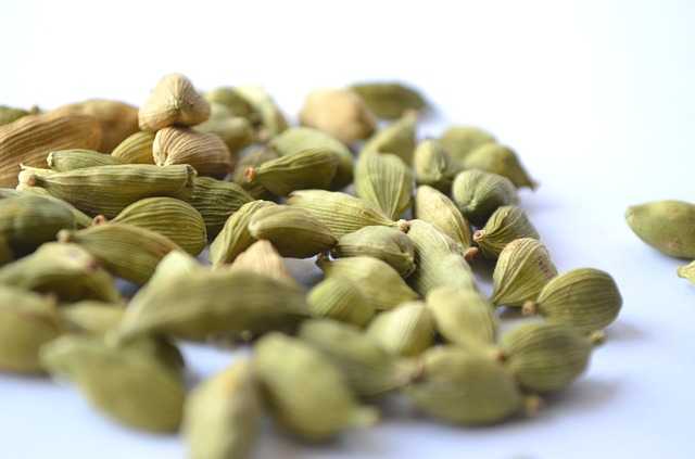 9 Cardamom Substitutes: Simple Replacement You May Already Have (Best)
